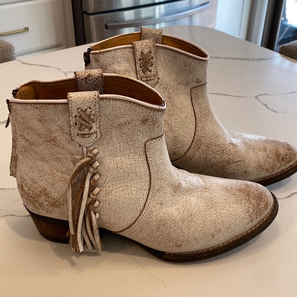 Very Volatile | Shoes | Very Volatile Distressed White Boots With ...